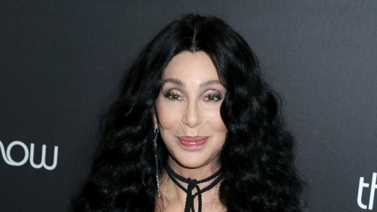 74-letnia Cher zachwyca figurą w dojrzałym wieku. Od lat nie je tych 3 ...